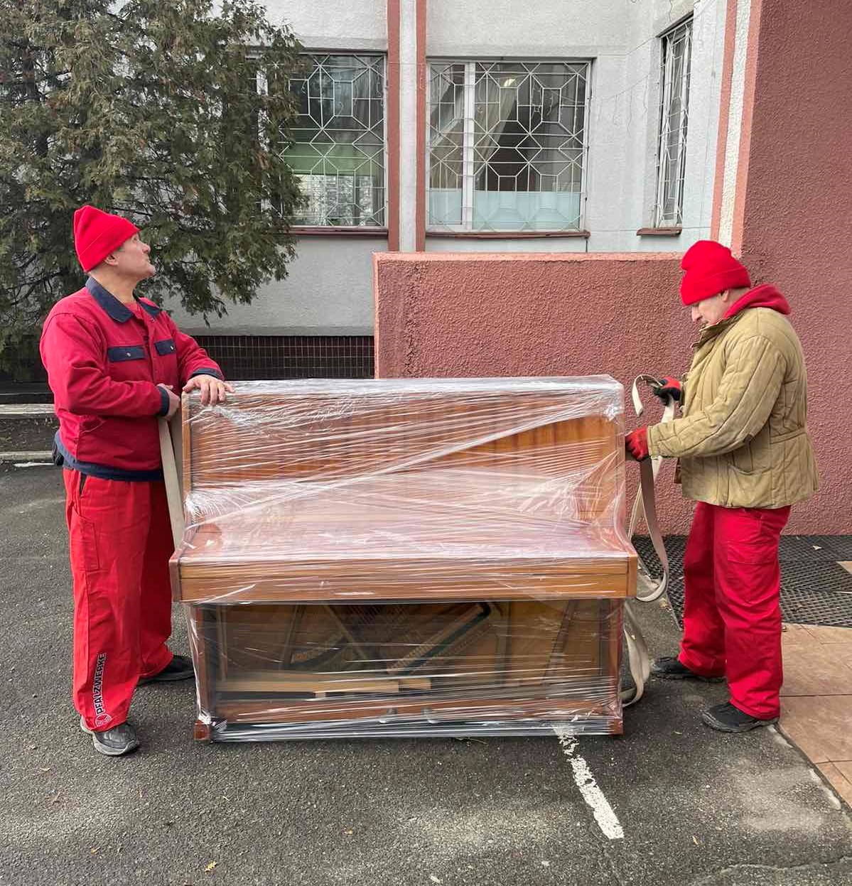 Перевозка пианино.